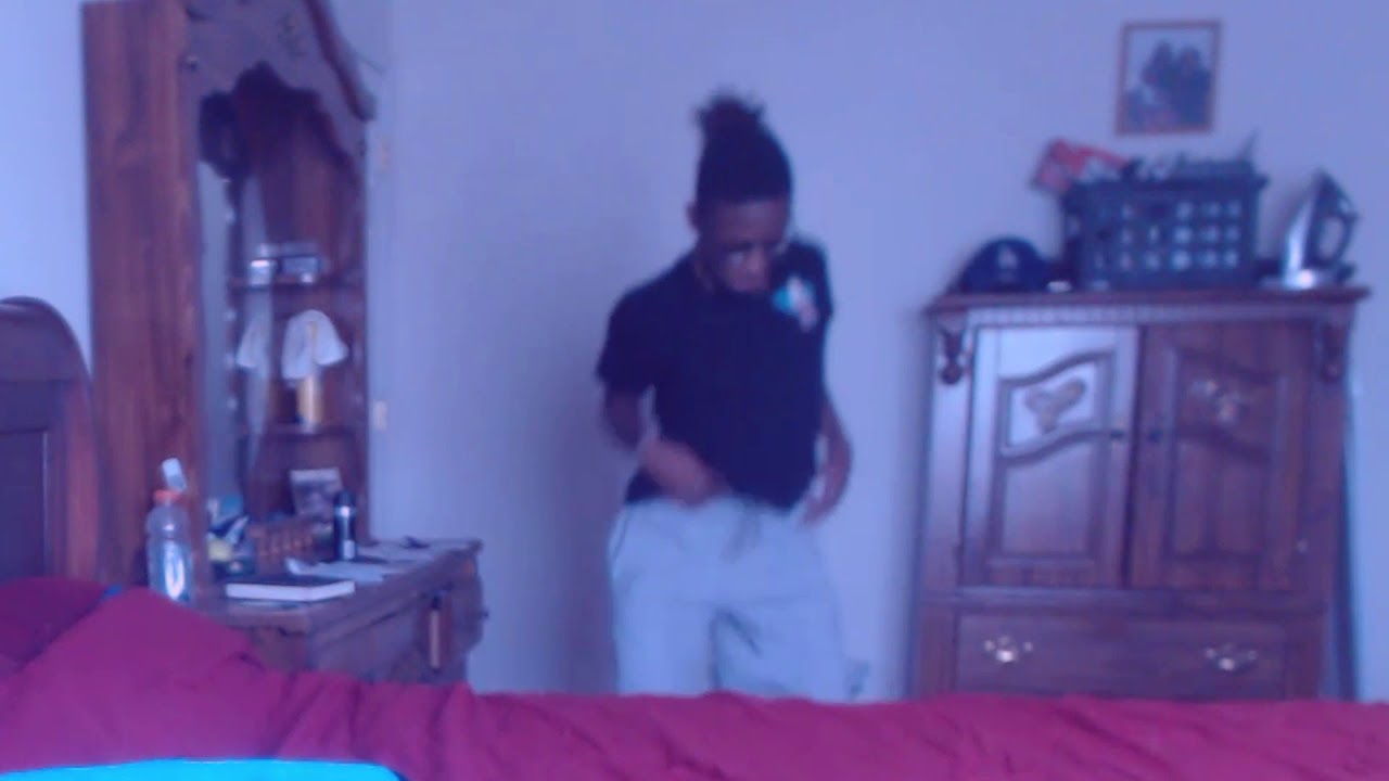 Me dancing with the jellyfish at spongebob house... - YouTube