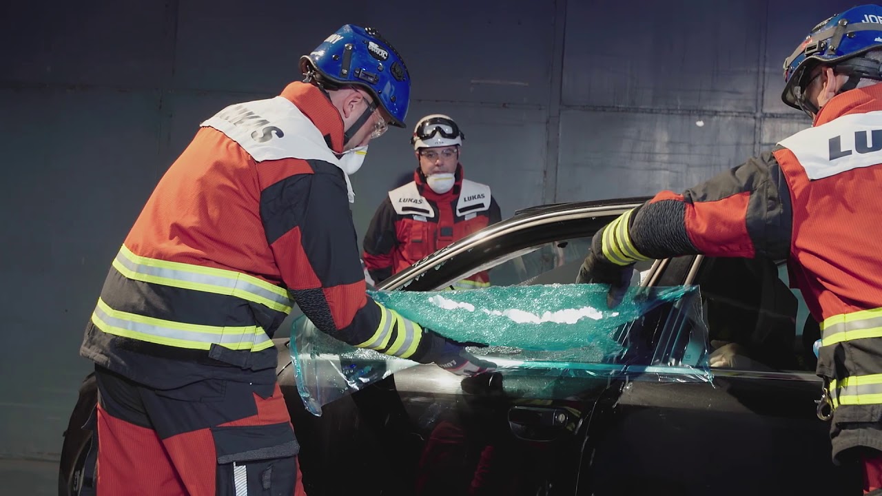 Glass Management #VEHICLE EXTRICATION THE NEXT GENERATION - YouTube