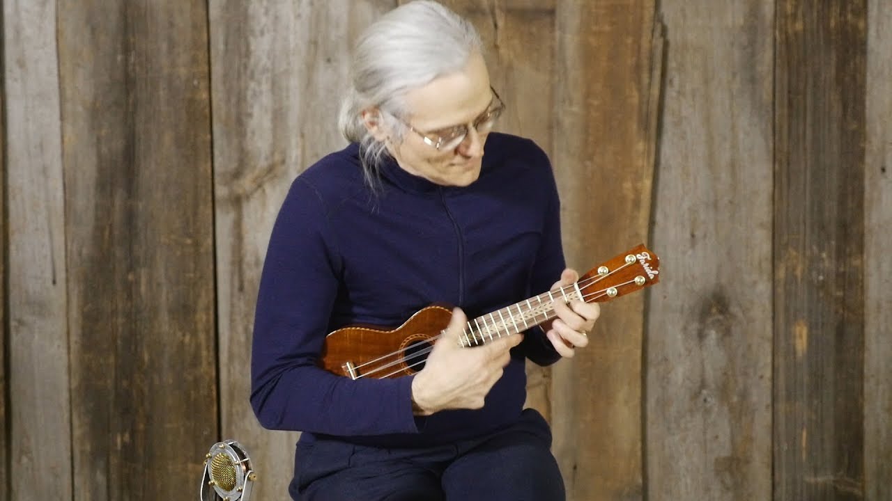 Farida KKS-8 NC Soprano Ukulele | Elderly Instruments - YouTube