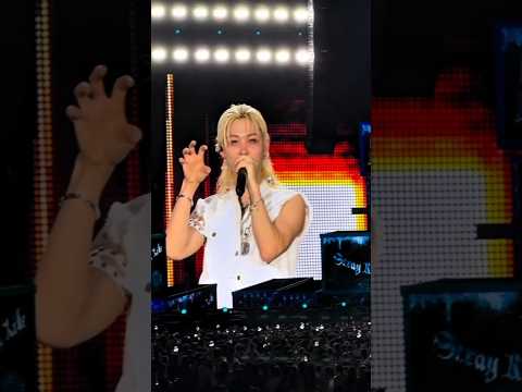 Felix 'Dame Un Grrr' with abs and a kiss omg 😫🔥 #felix #skz #idol #kpop #shorts #viralvideo