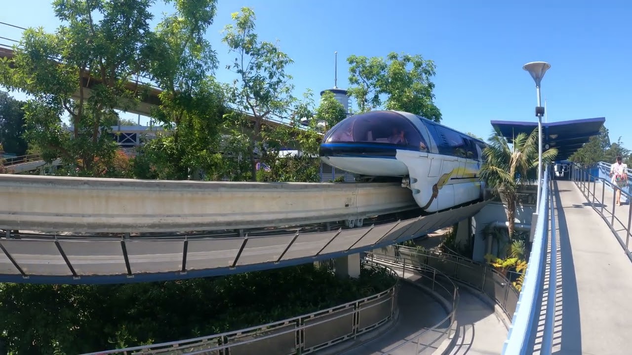 Disneyland, video 20, 5k 30fps 2880p30 - YouTube