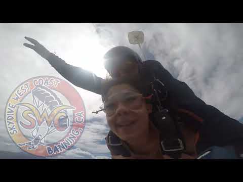 Danielle Chavez's stunning freefall at Skydive West Coast