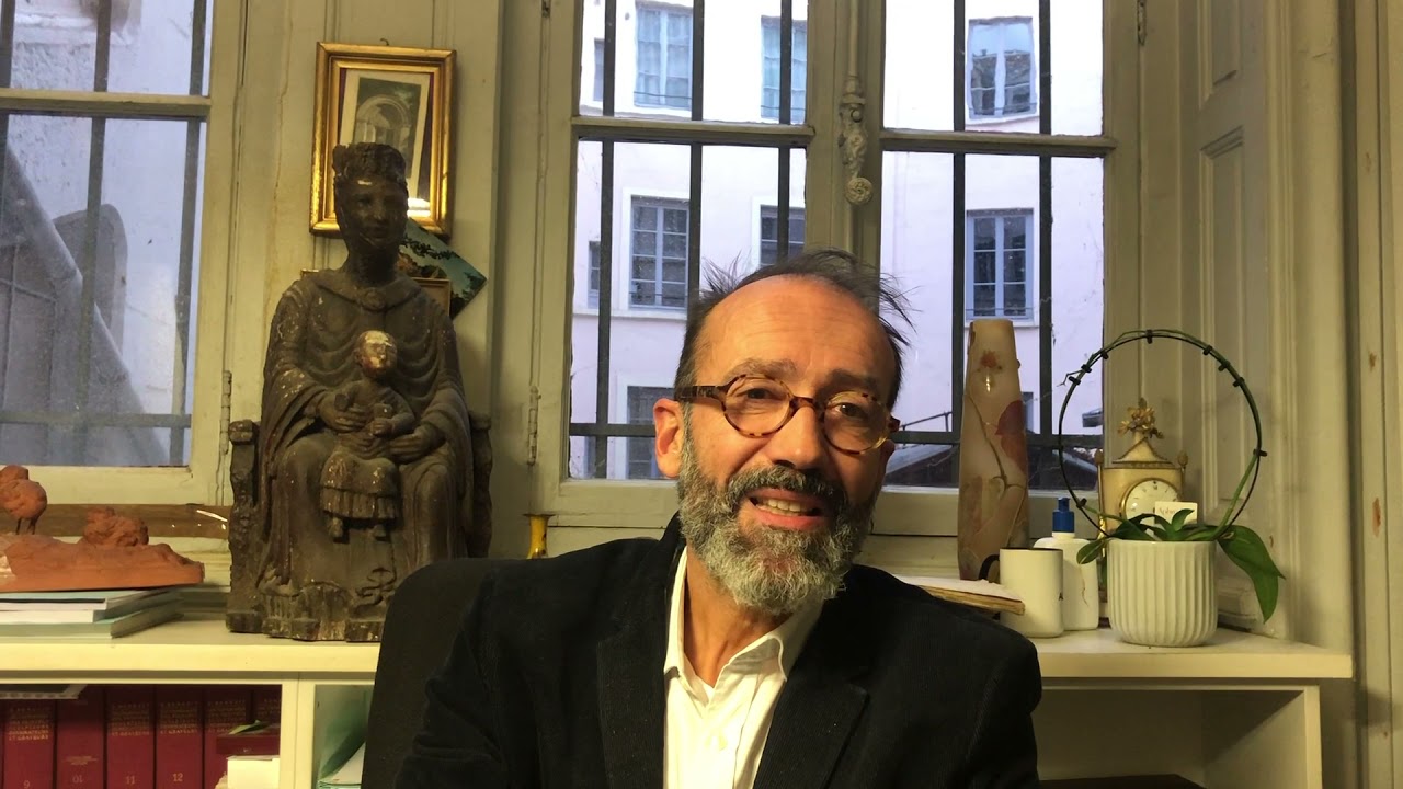 DECOUVRIR LE METIER DE COMMISSAIRE PRISEUR - YouTube