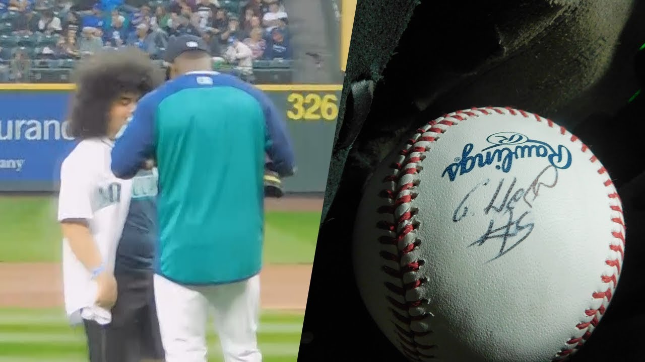 THROWING OUT THE 1ST PITCH AT THE MARINERS GAME! - YouTube
