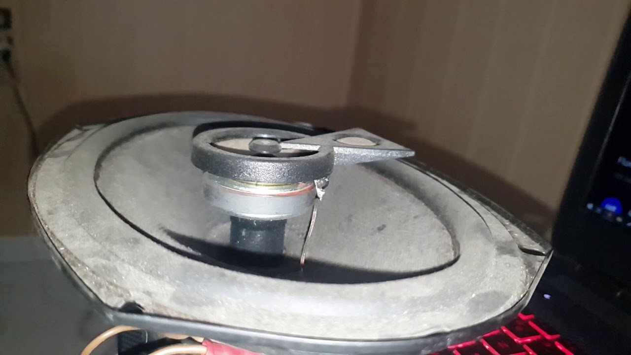 JBL excursion slow motion (Flux Pavillon - I Can't Stop) - YouTube