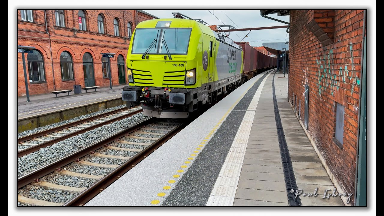 Green Cargo 193 405 freight train passing through Slagelse station ...