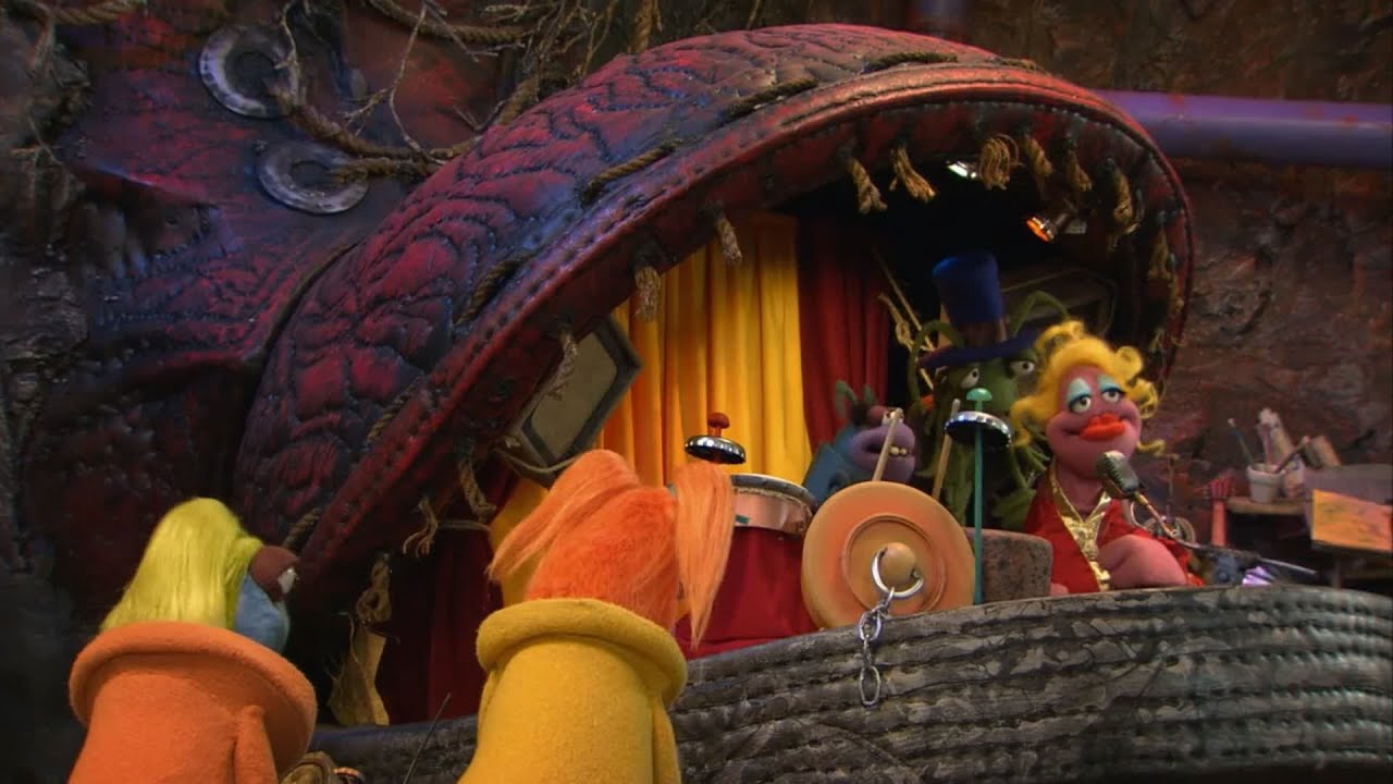 Cochaillín Dearg | Amhrán | Saol Faoi Shráid | Cúla4 - YouTube