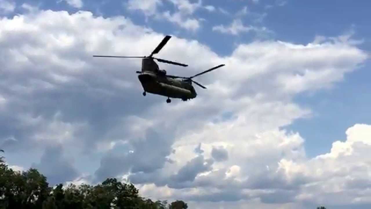 CH-47 chinook landing - YouTube