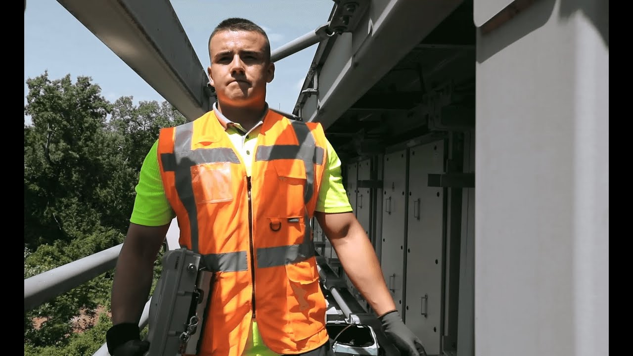 The new Roadside Unit 2X (RSU2X) by Yunex Traffic - YouTube