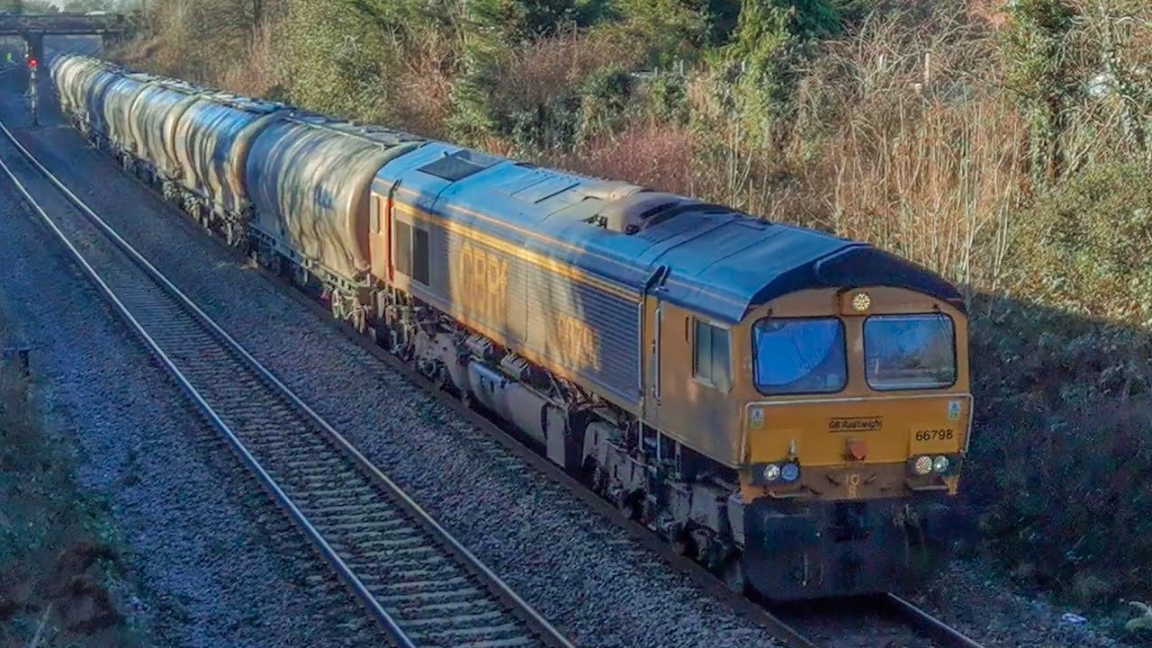 66798 Friend Driving With Mega Tones 20/01/23 - YouTube