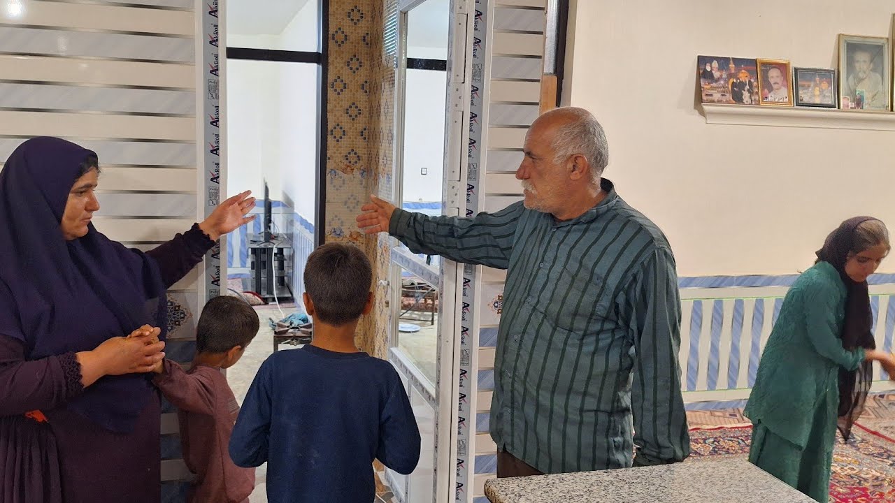 "Sheltering Angels: A Shopkeeper's Aid to a Nomadic Family" - YouTube