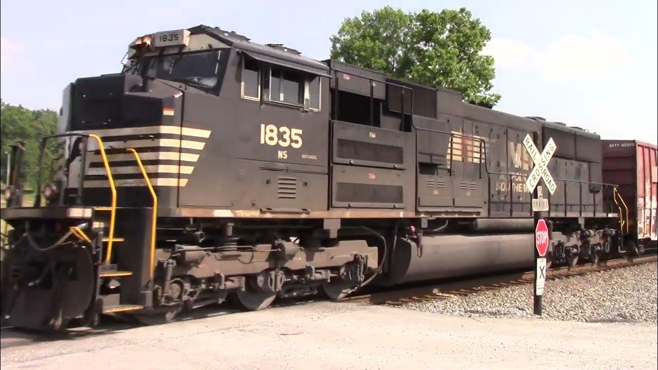NS #1835 leads NS 168 through Winfield, TN - YouTube