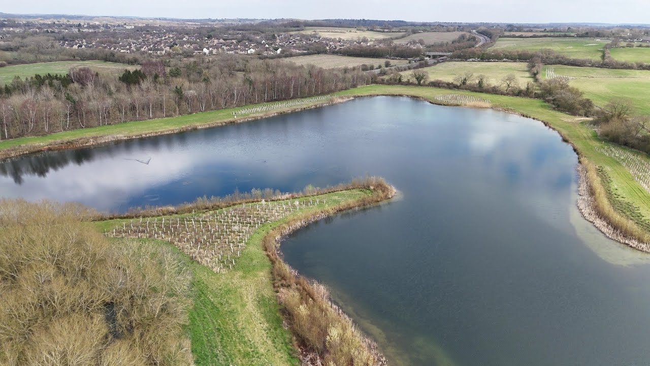 Aerial views of Witney's OTHER lake (26 March 2025) - YouTube