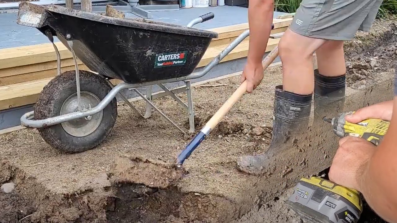 Continuing The Dig out PLUS Some Edging // Main Lawn Rebuild Series ...