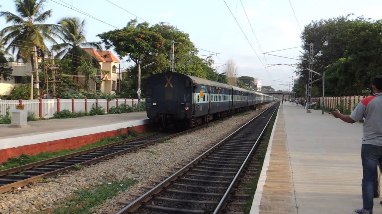 Train No: 16515 Yesvantpur Jn. - Karwar express. - YouTube