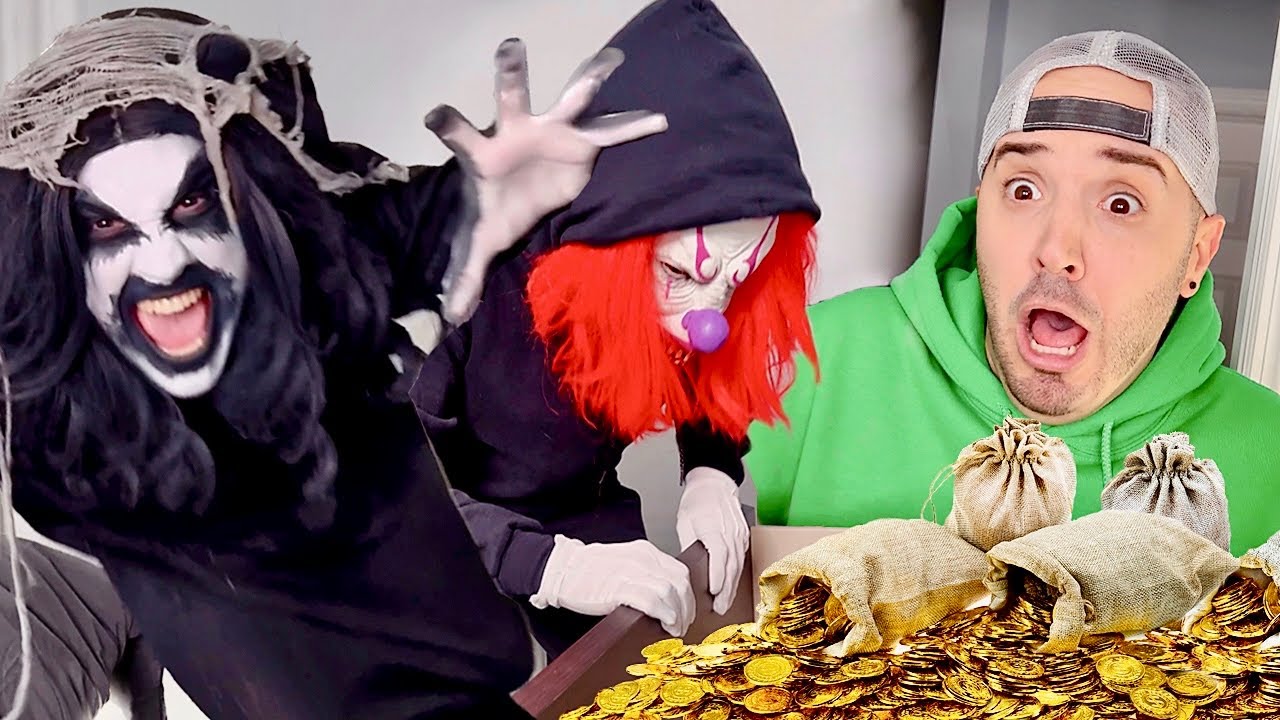 Shocking! Monster Catching The Clown Thief! 💰😱 - YouTube