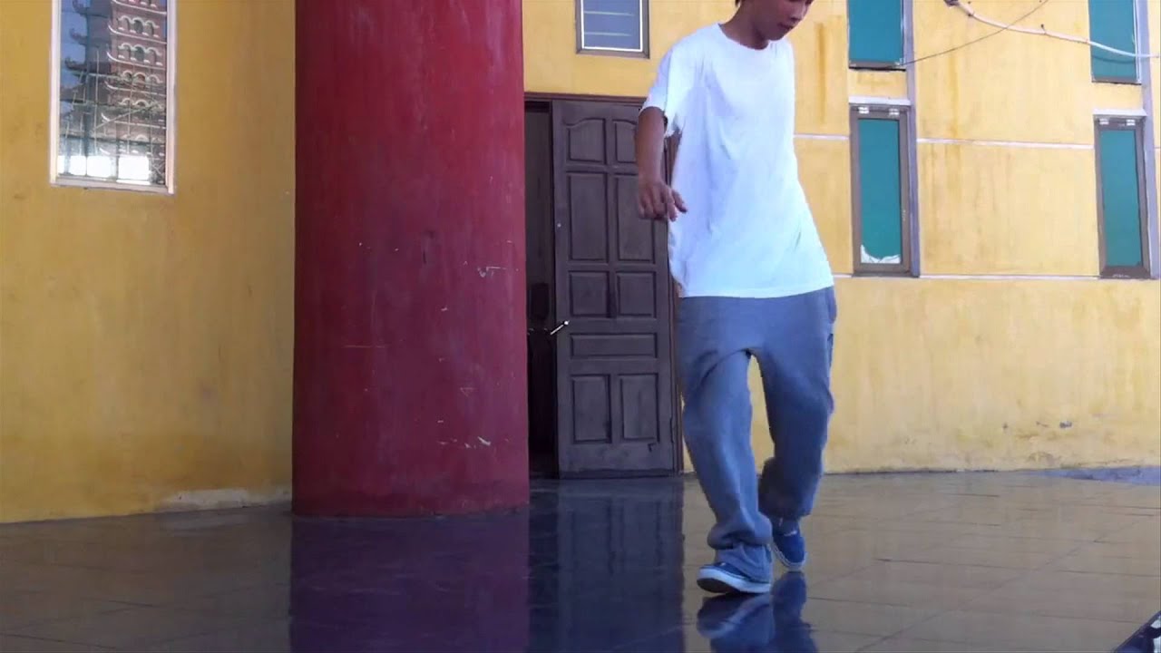 C Walk__Naggin_ - Yin Yan Twins - YouTube
