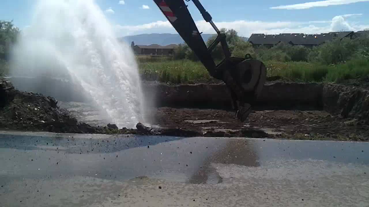 Construction worker hits water line - YouTube