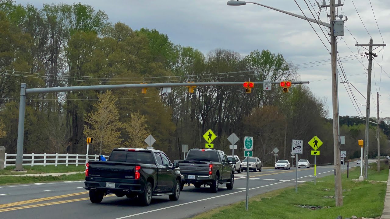 Pedestrian hybrid beacon - Dual flashing red - YouTube