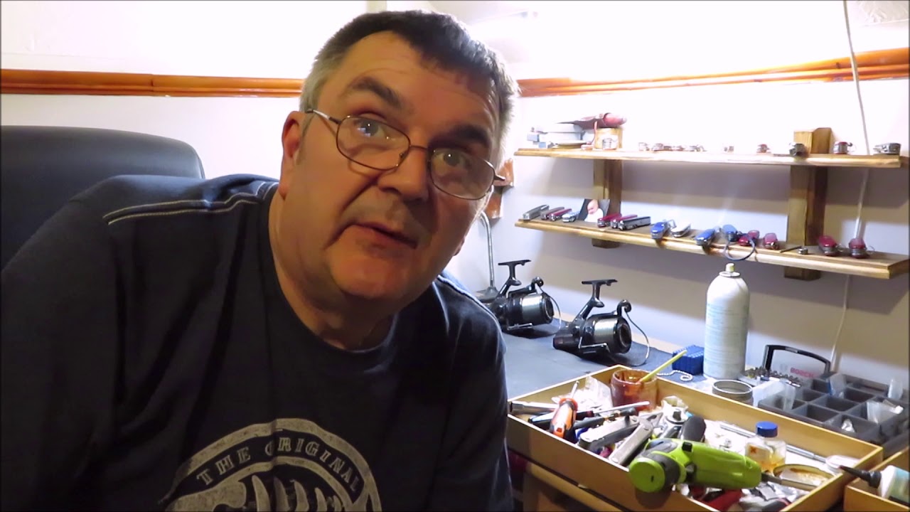 Daiwa Tournament SS2600 Whisker Reel - YouTube