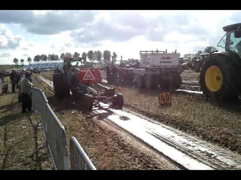 tractor pulling volvo bm 600 - YouTube