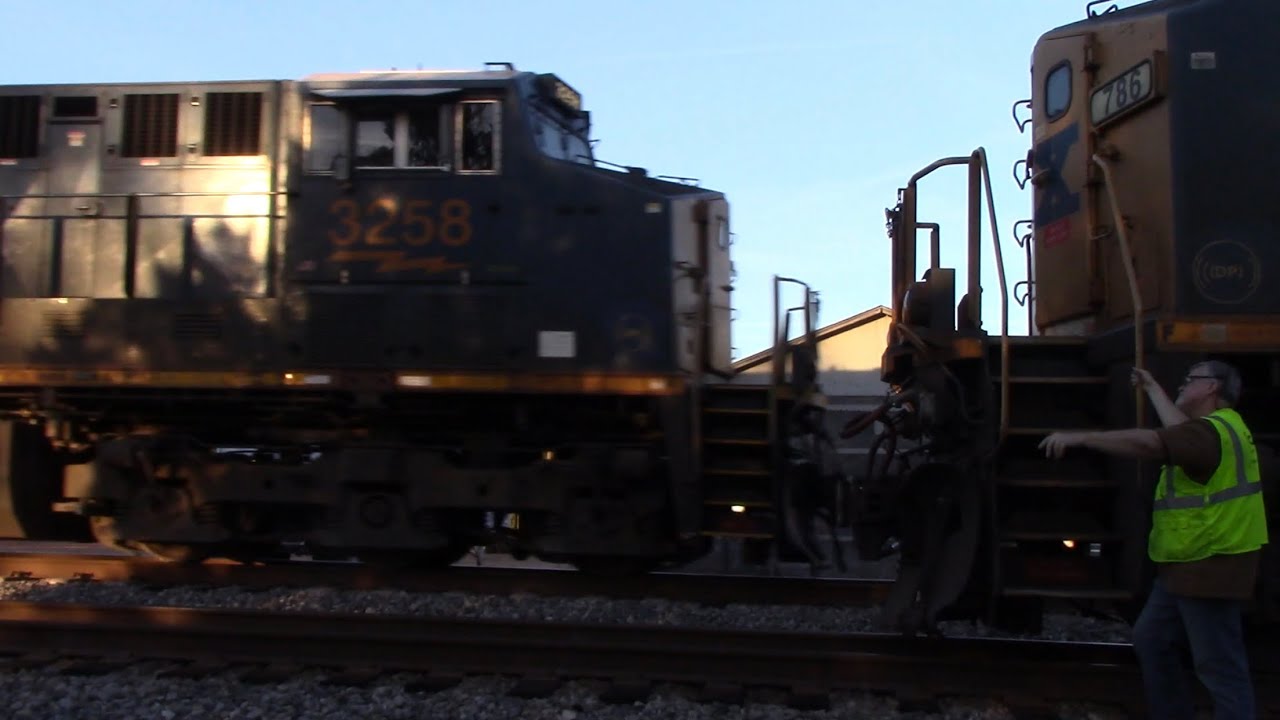 CSX X602-18 meets B638-15 at Rebecca, GA 11/18/22 - YouTube
