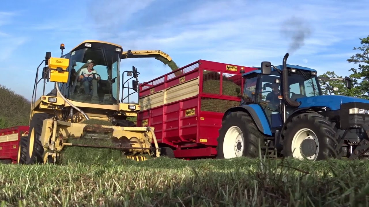 Joe Black Agri Contracts Lifting Silage May 2020 - YouTube