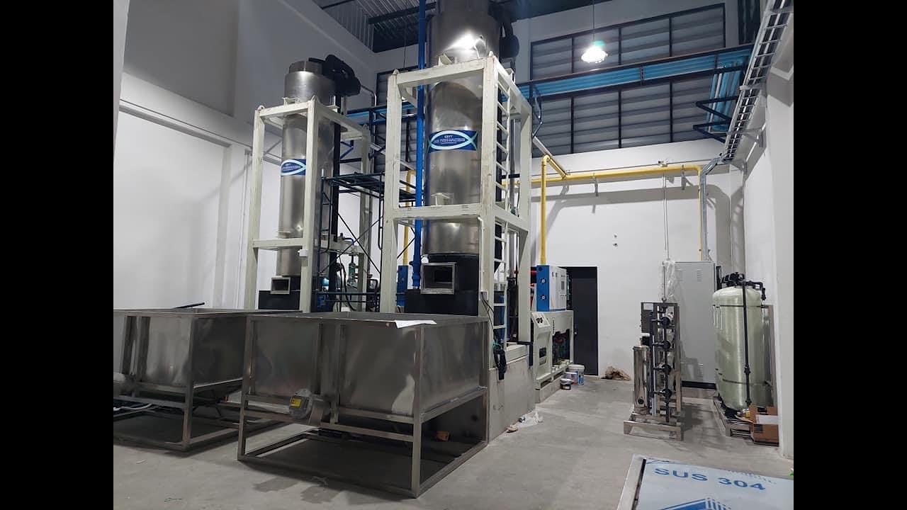 Perbandingan mesin es tabung CBFI 40 ton sebelum dan sesudah dekorasi ...