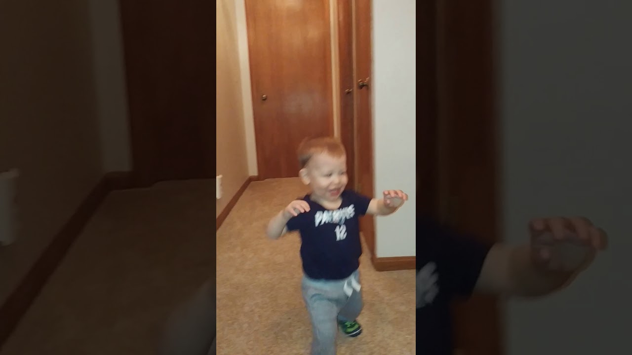 Eli dancing - YouTube