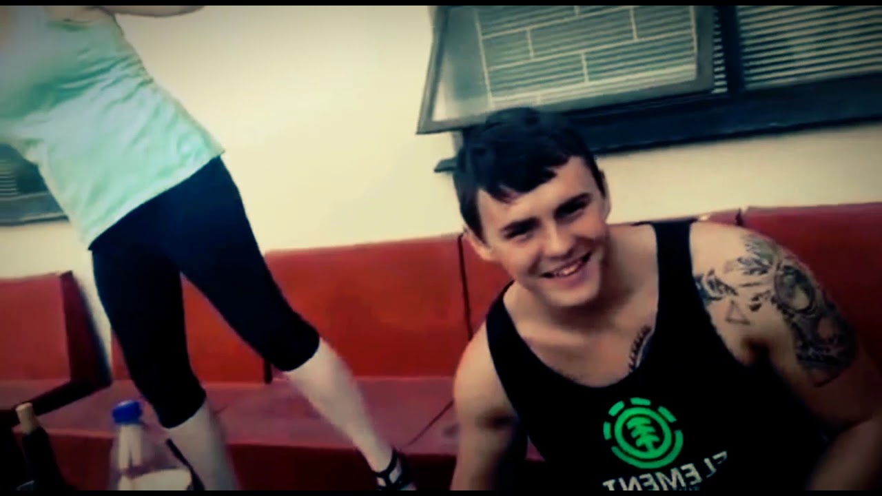 Girl Trys Farting in Guy's Face... ( Ebola Fart) - YouTube