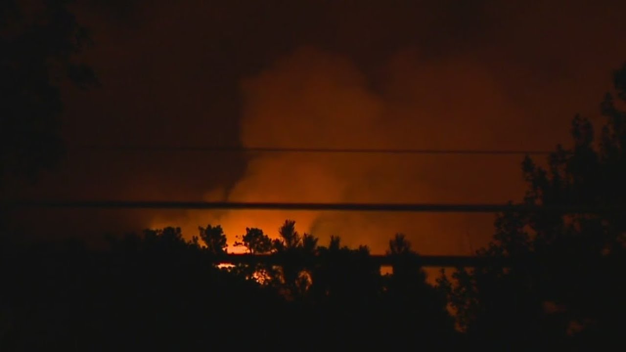 Hundreds evacuate as Stone Canyon Fire grows near Lyons - YouTube