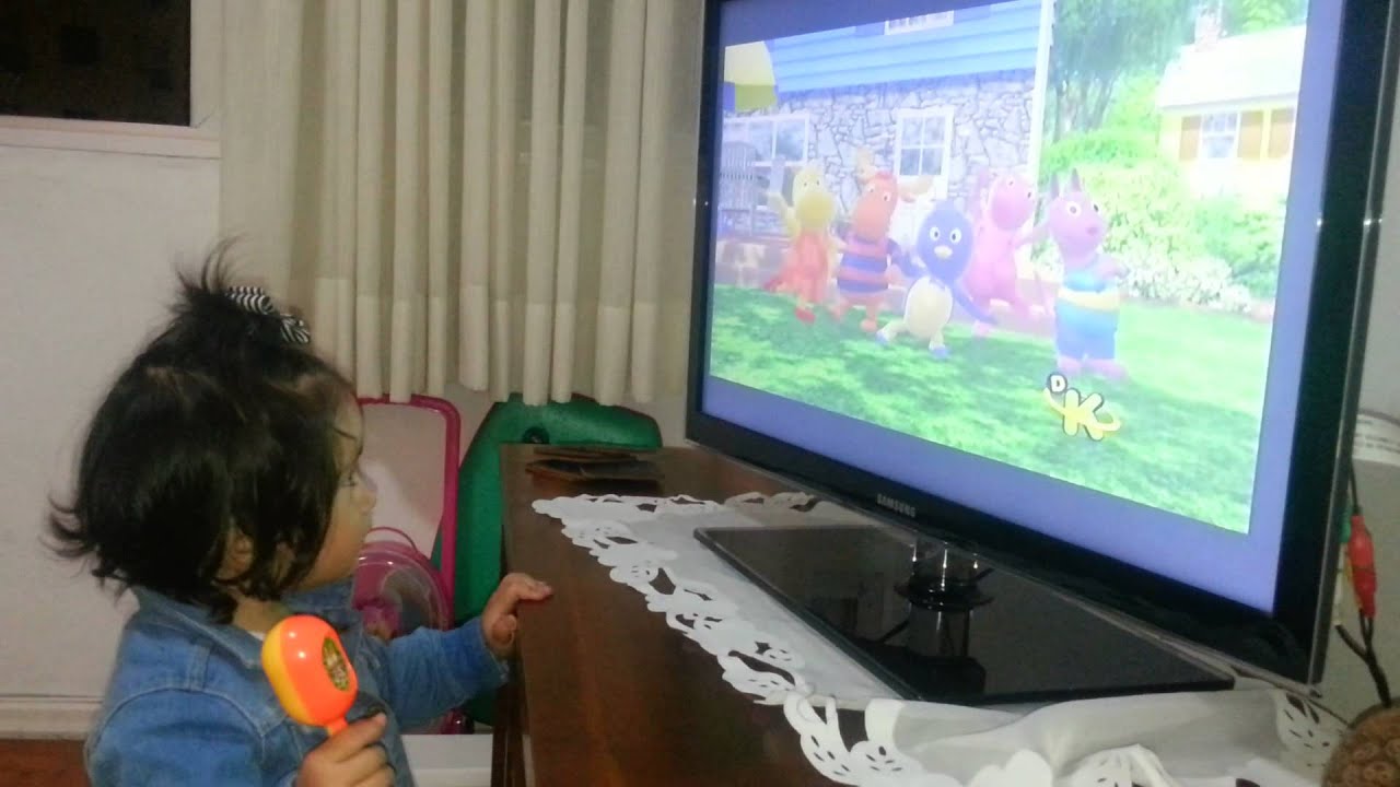 Cantando la canción de los Backyardigans - YouTube