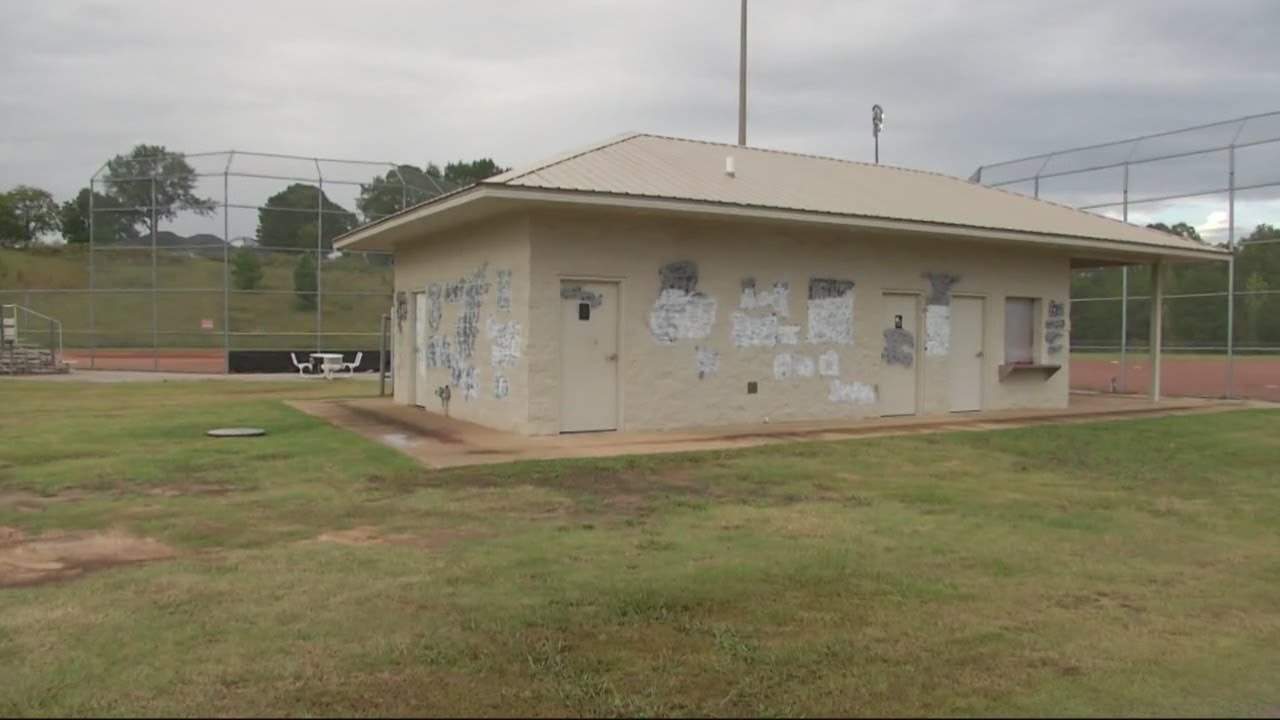 FBI investigates graffiti as hate incident - YouTube