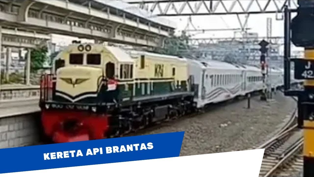 Kereta Api Brantas dengan Lokomotif Vintage - YouTube