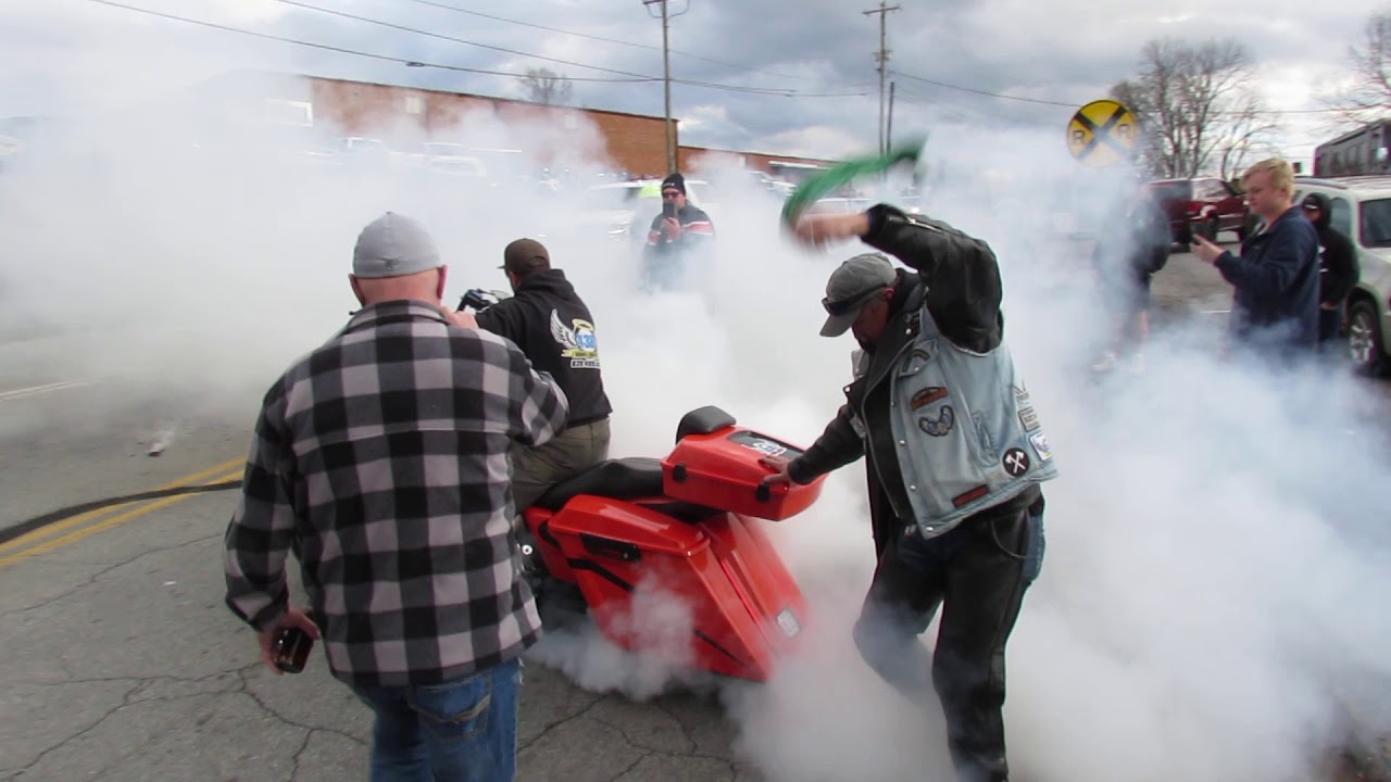 Burnouts for Wyatt at the Wizard Feb 1 - YouTube