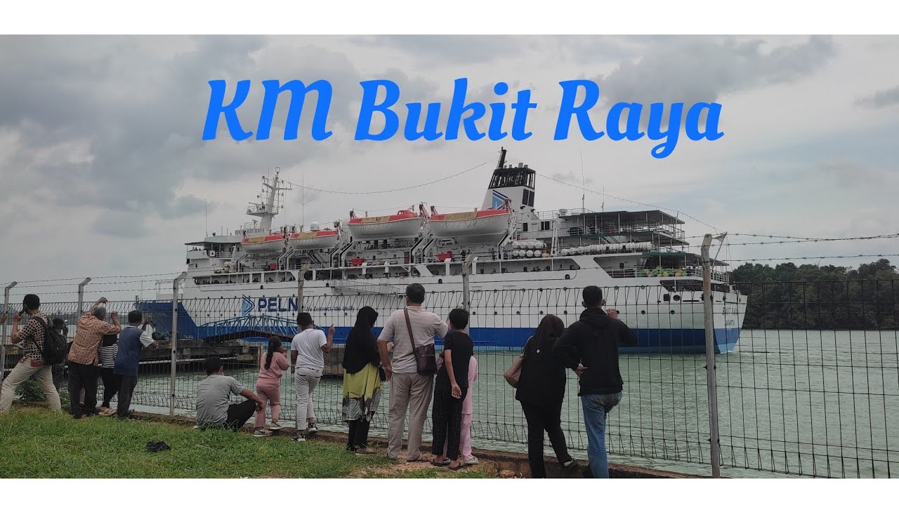 detik-detik Kapal Bukit Raya tiba dan sandar di Pelabuhan Kijang dari ...