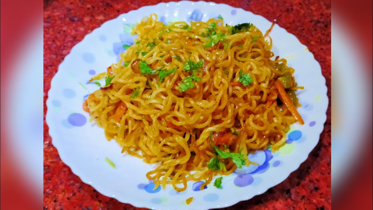 Chinese style Maggie recipe। Chinese style Maggie mashla। Quick spicy ...