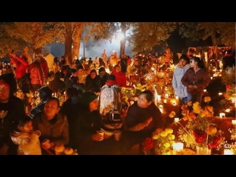 Así se ve un cementerio de noche el Día de Muertos en México | Buscando a Dios - YouTube