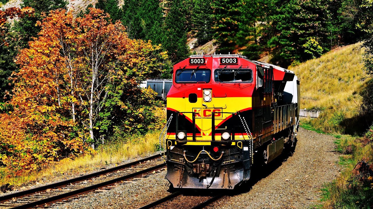 HUGE Canadian Grain Trains W/ KCS Leader & SD70ACe Action Thru The ...