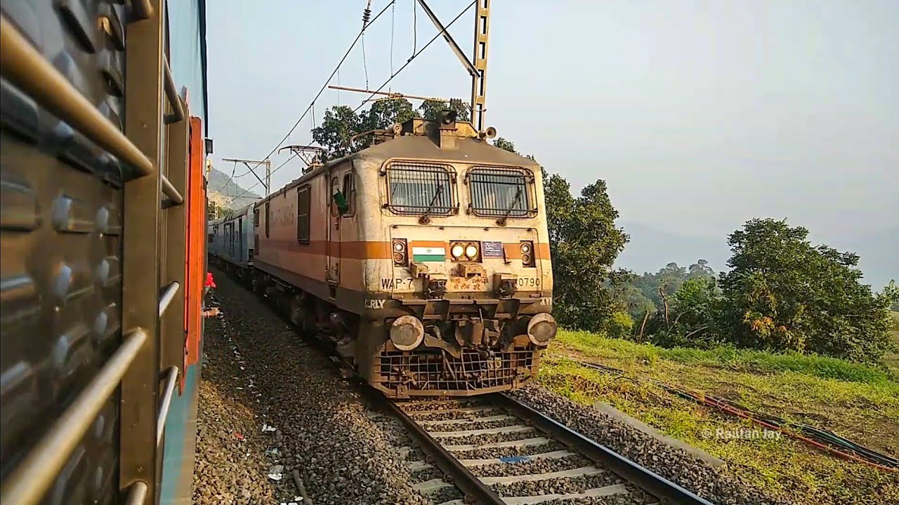 22105 Indrayani Express Climbing Bhor Ghats And Meets 11010 Sinhagad ...