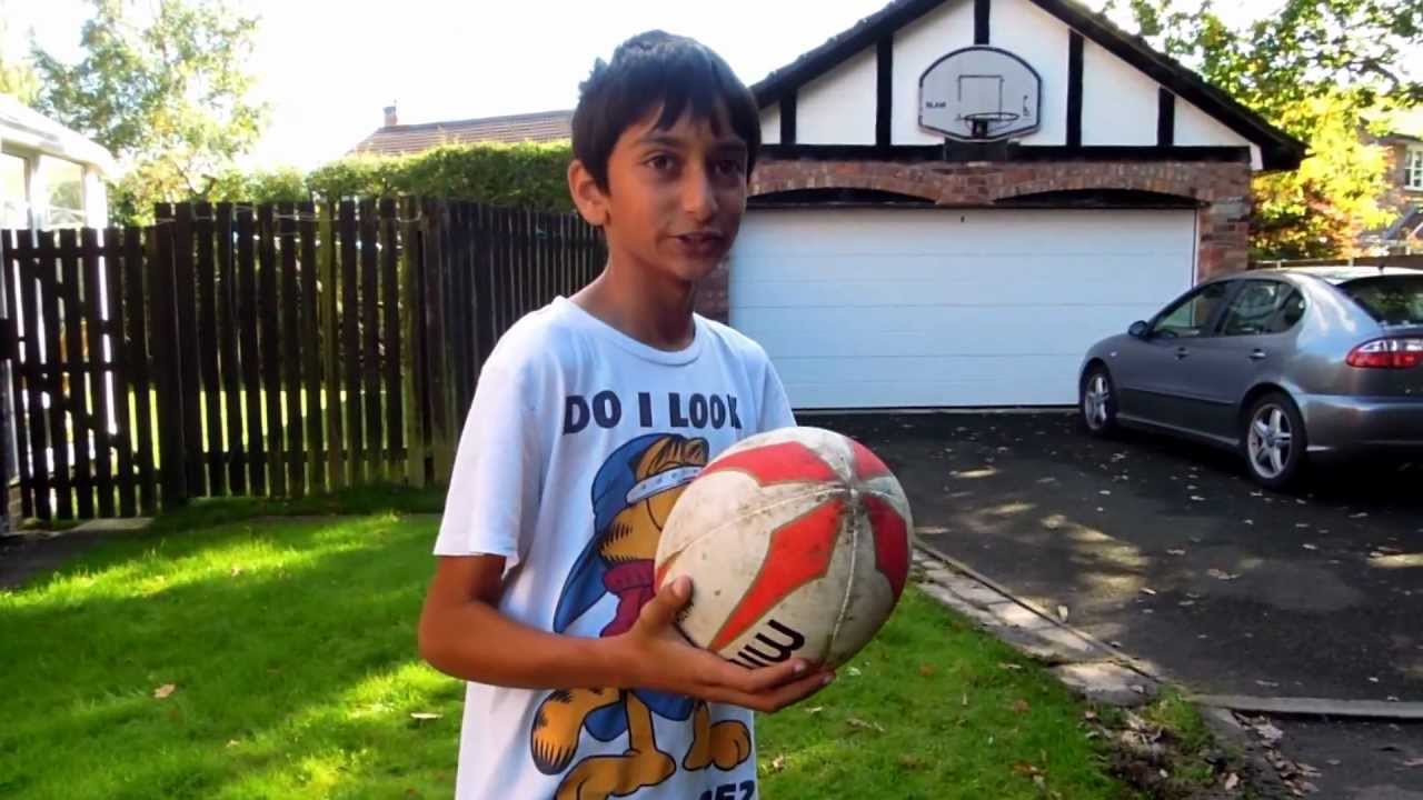 Rugby - Spin Pass - Demonstration - YouTube
