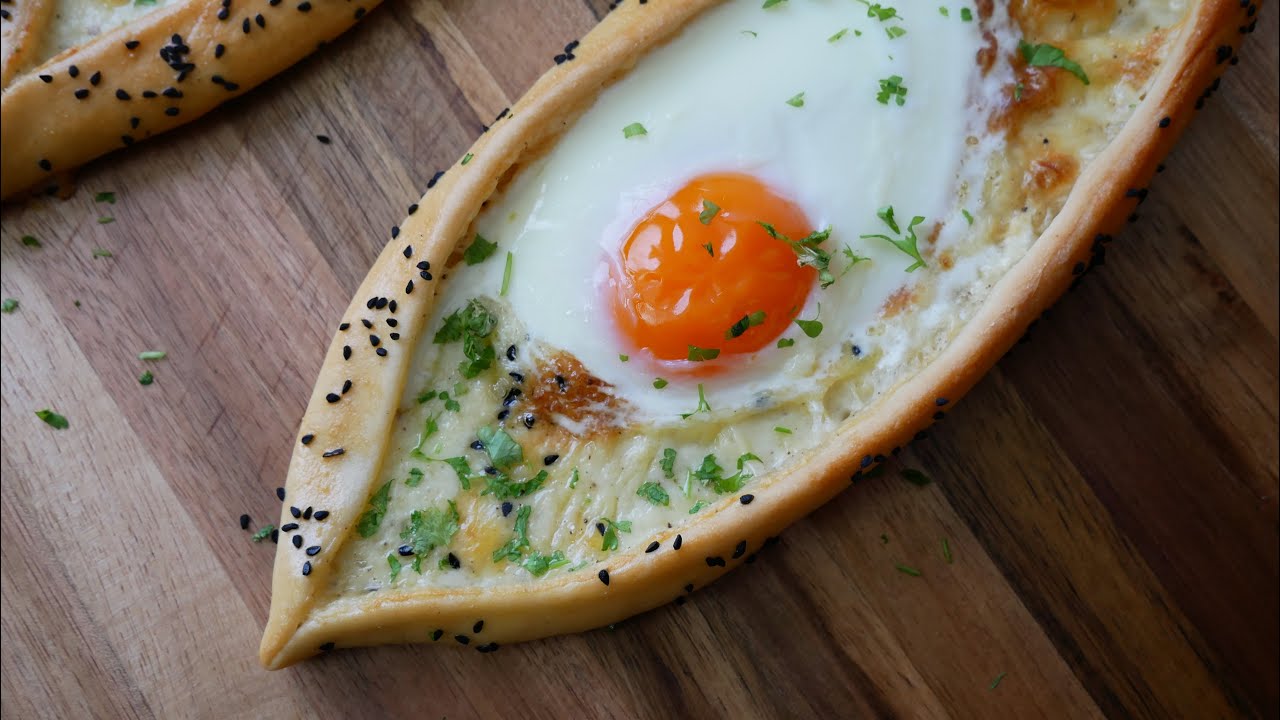 Pide Pizza mit Käse und Ei (Rezept) || Pide Pizzas with Cheese & Egg ...