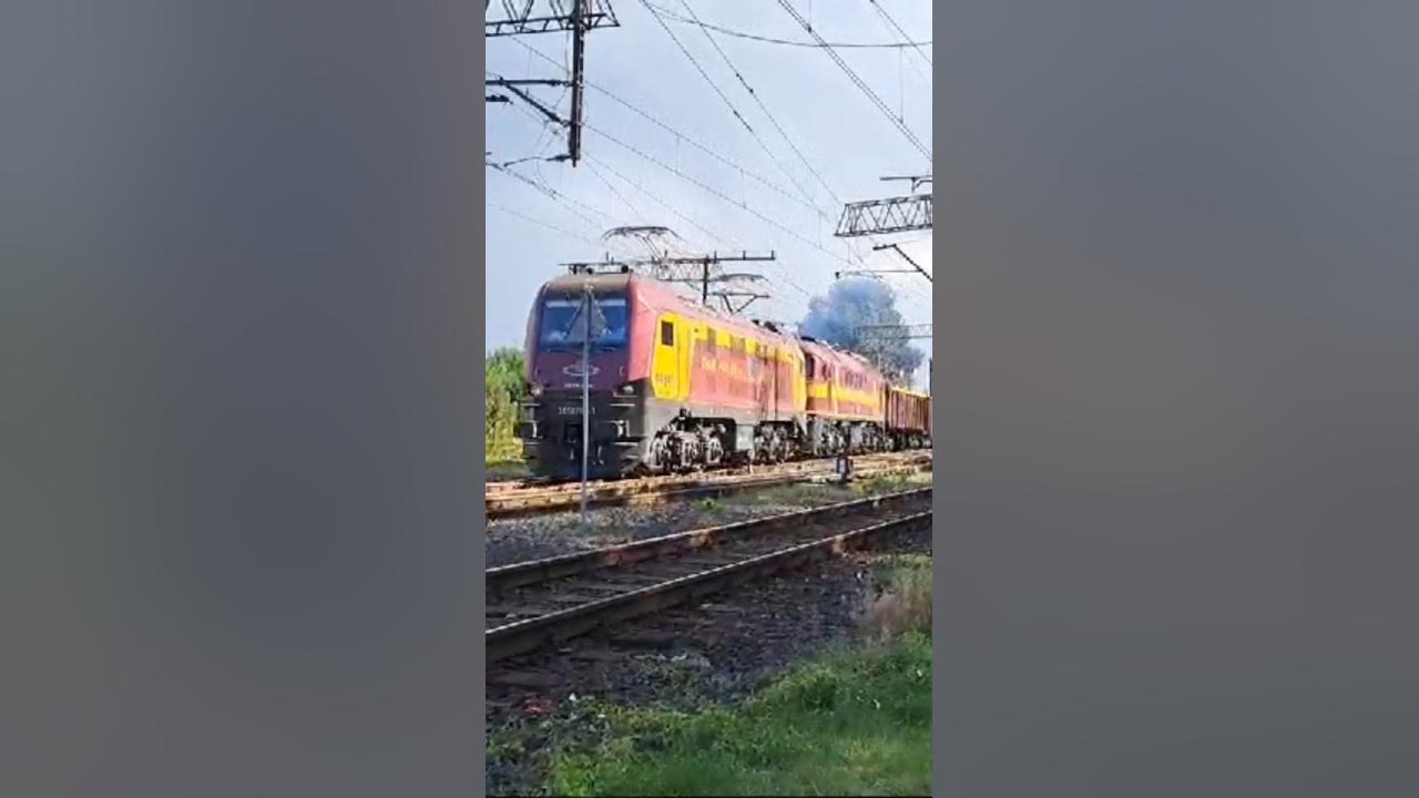 Odjazd 207E-005 i M62M-002 z węglarkami z mega RP1 ze stacji Lubań Śląski #duet #railpolska ...