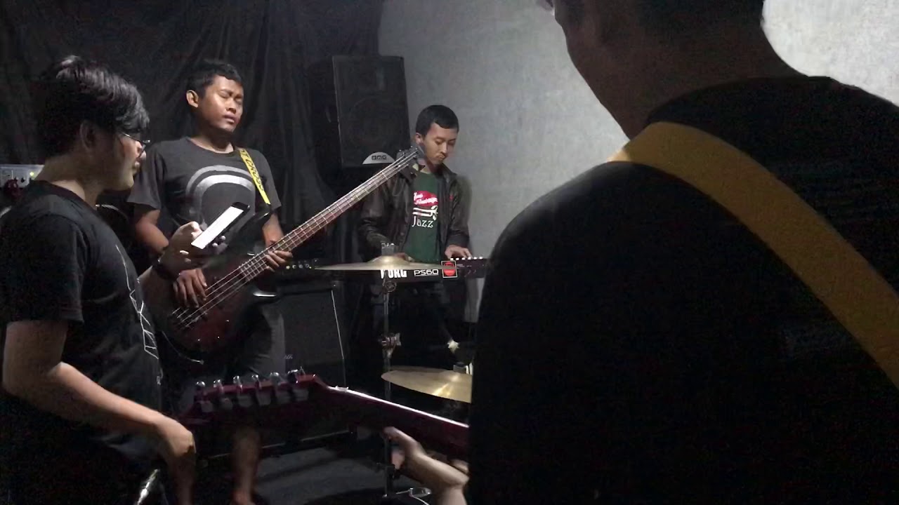 Ungu - Ciuman Pertama (Cover by Merry go Round band) - YouTube