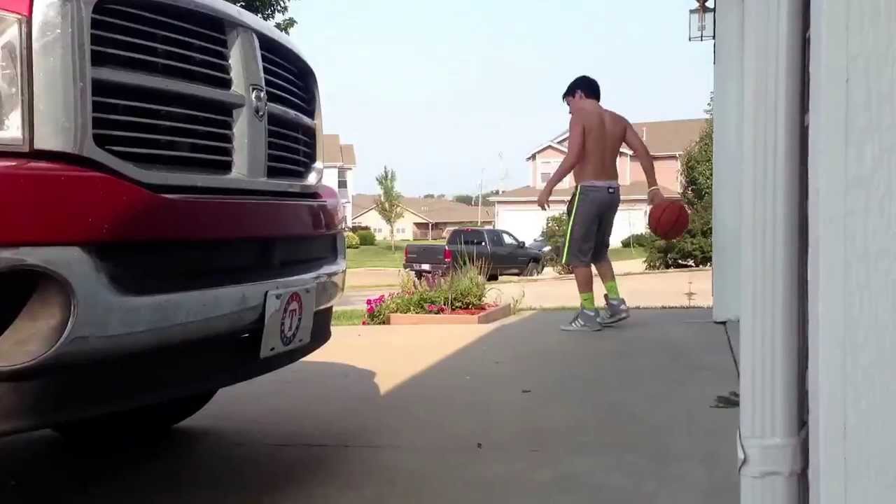 Jordan dunk with fat kid vrs skinny kid - YouTube