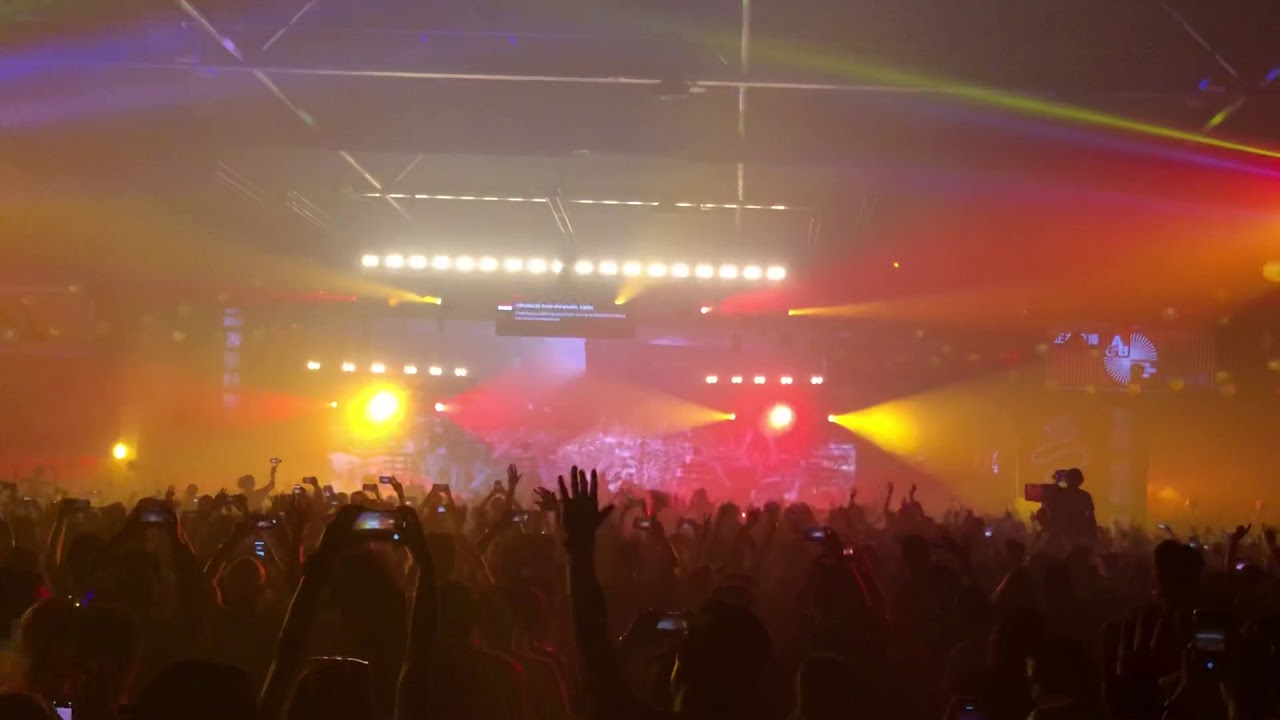 ABGT 300 | Above and Beyond - Sun and Moon (Push the Button) - YouTube