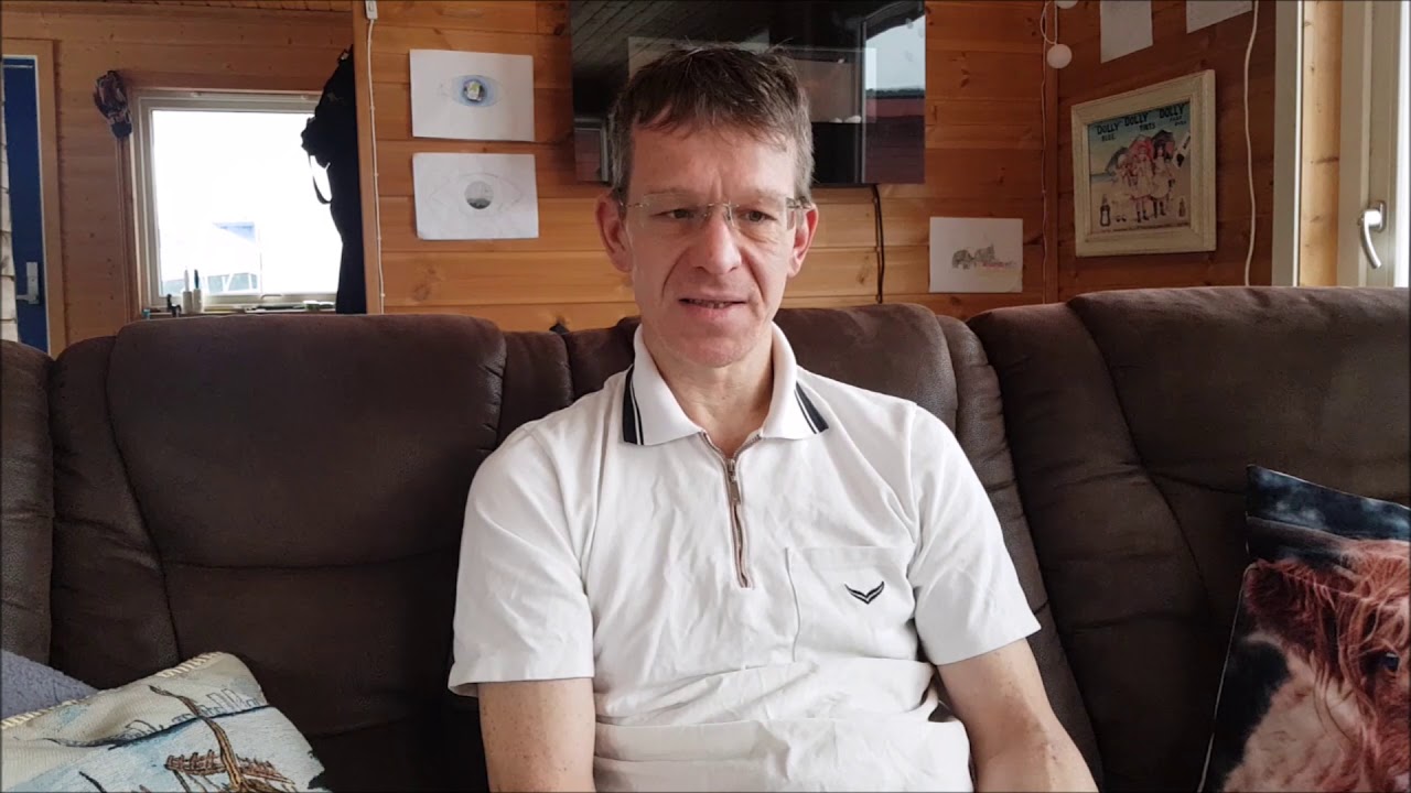 Christian blir offer for stalkere i klett politi. - YouTube