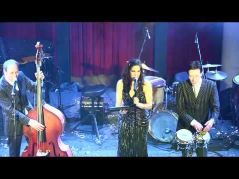 Jazzy lounge music band 4 to the bar plays live music: "Bongo Bong ...