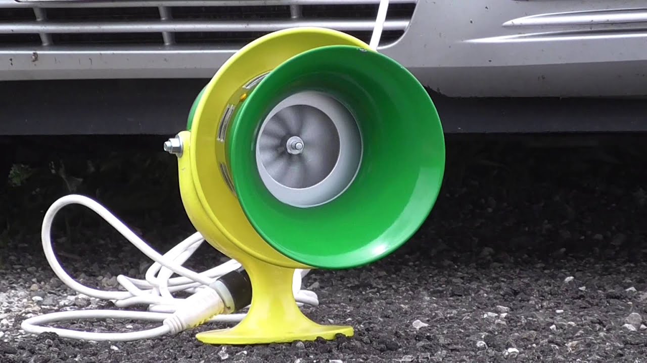 Federal Model D Siren Test Walkeron, IN - YouTube