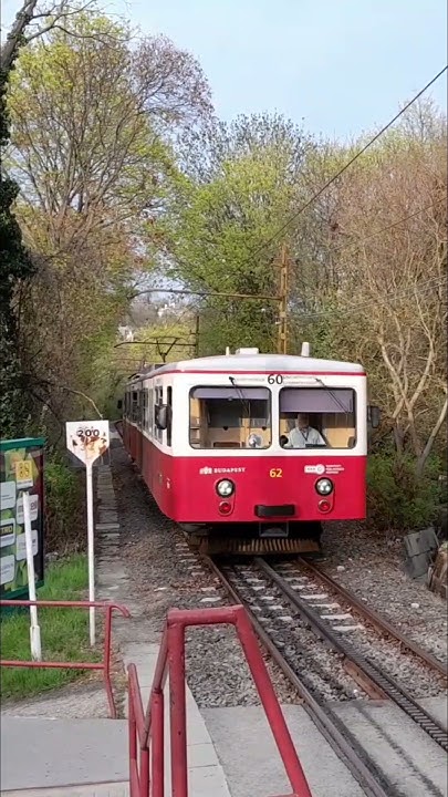 Fogaskerekű érkezik a Szent János Kórházhoz #bkk #bkv #villamos #fogas #vasút #budapest - YouTube